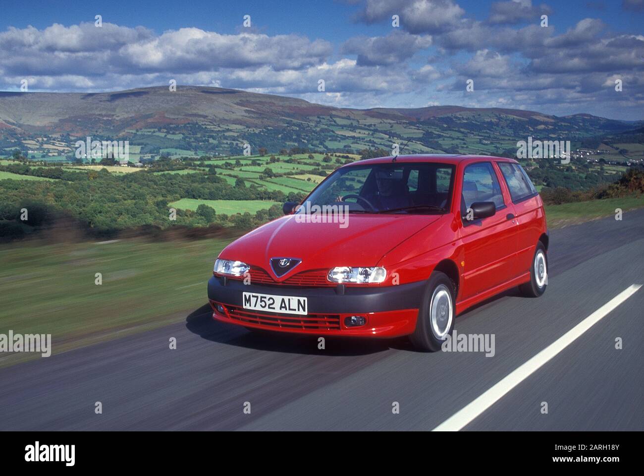 Alfa romeo 145 hi-res stock photography and images - Alamy