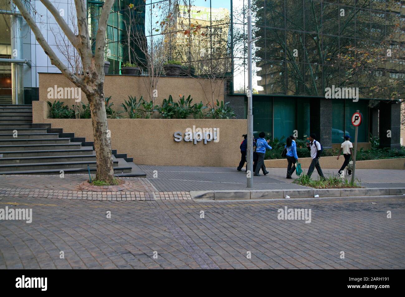 Street scene in front of SAPPI building, Braamfontein, Johannesburg ...