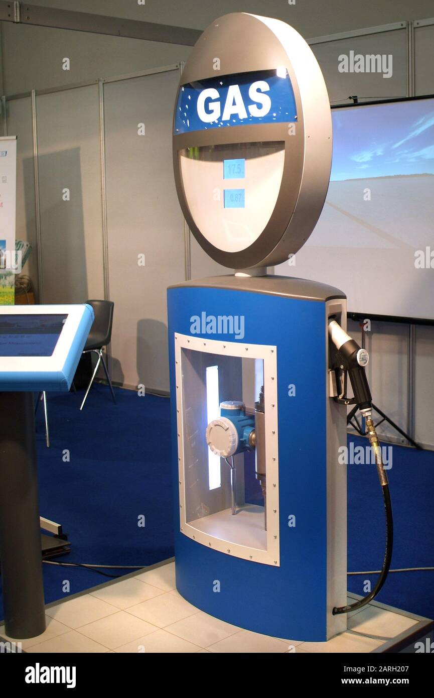 Car gas fill italy hi-res stock photography and images - Alamy