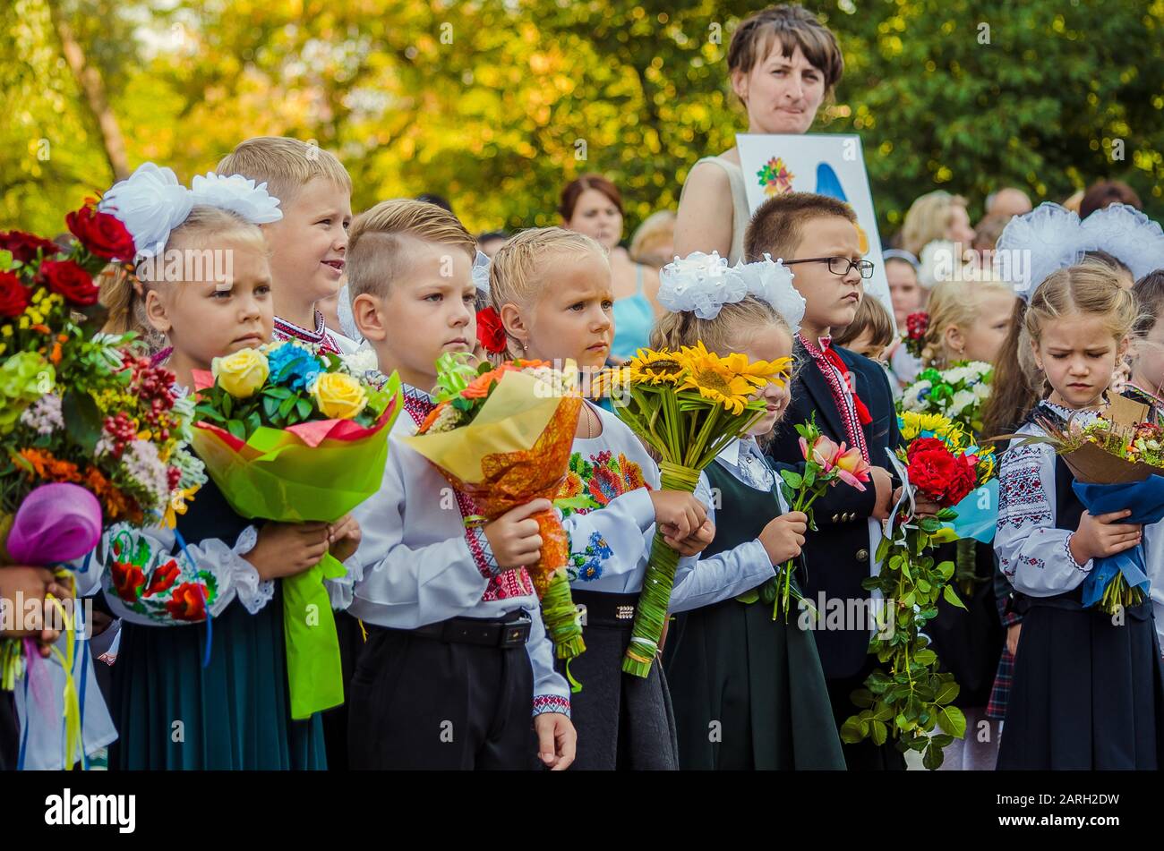 Group of school children go to school hi-res stock photography and ...