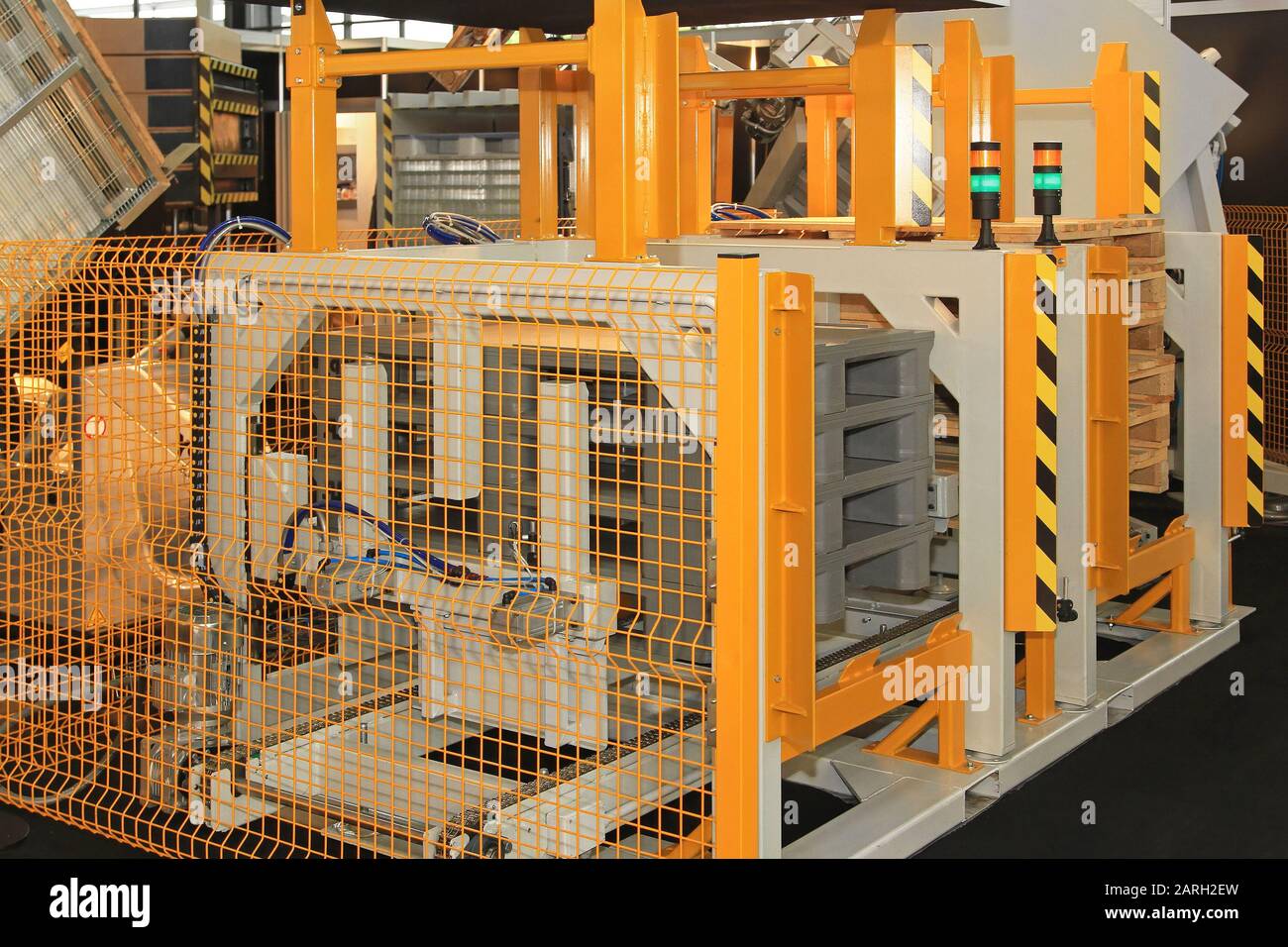 Pallet changer system in distribution warehouse Stock Photo - Alamy