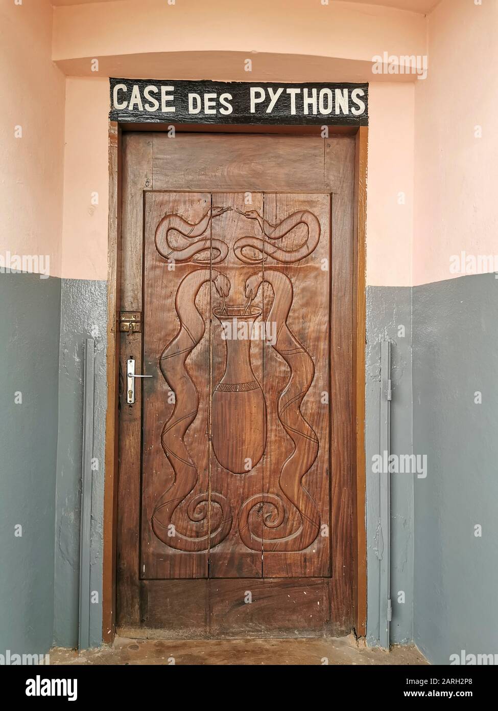 Ouidah python temple hi-res stock photography and images - Alamy