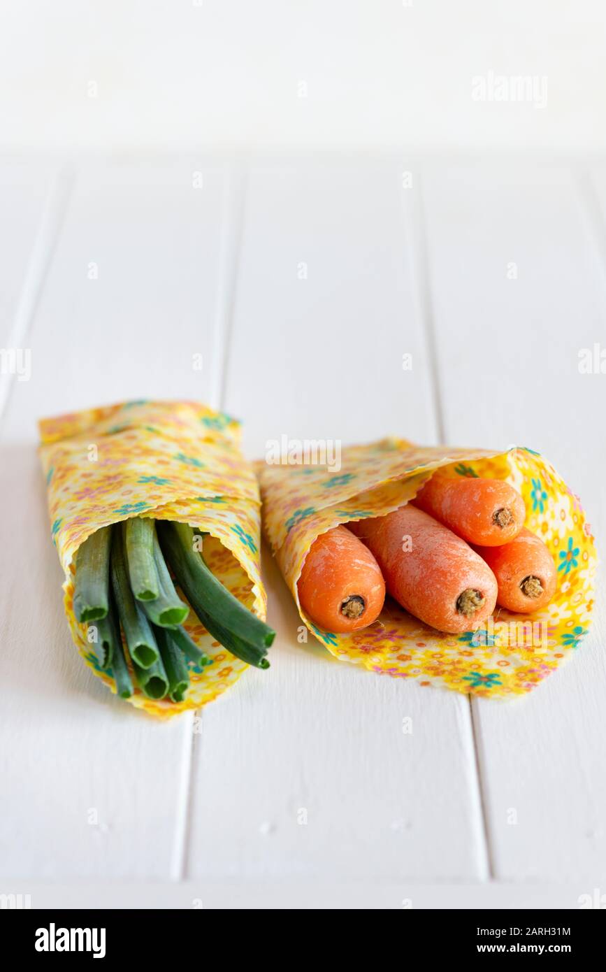 Environmentally friendly food wraps hi-res stock photography and images ...