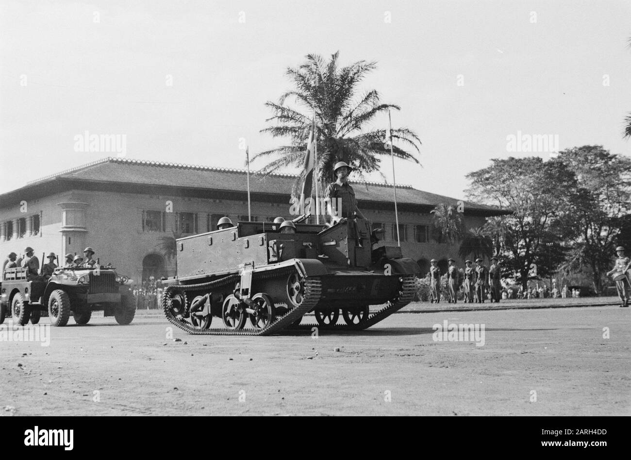 Parade at Bandoeng Universal carrier Date: July 1947 Location: Bandoeng ...