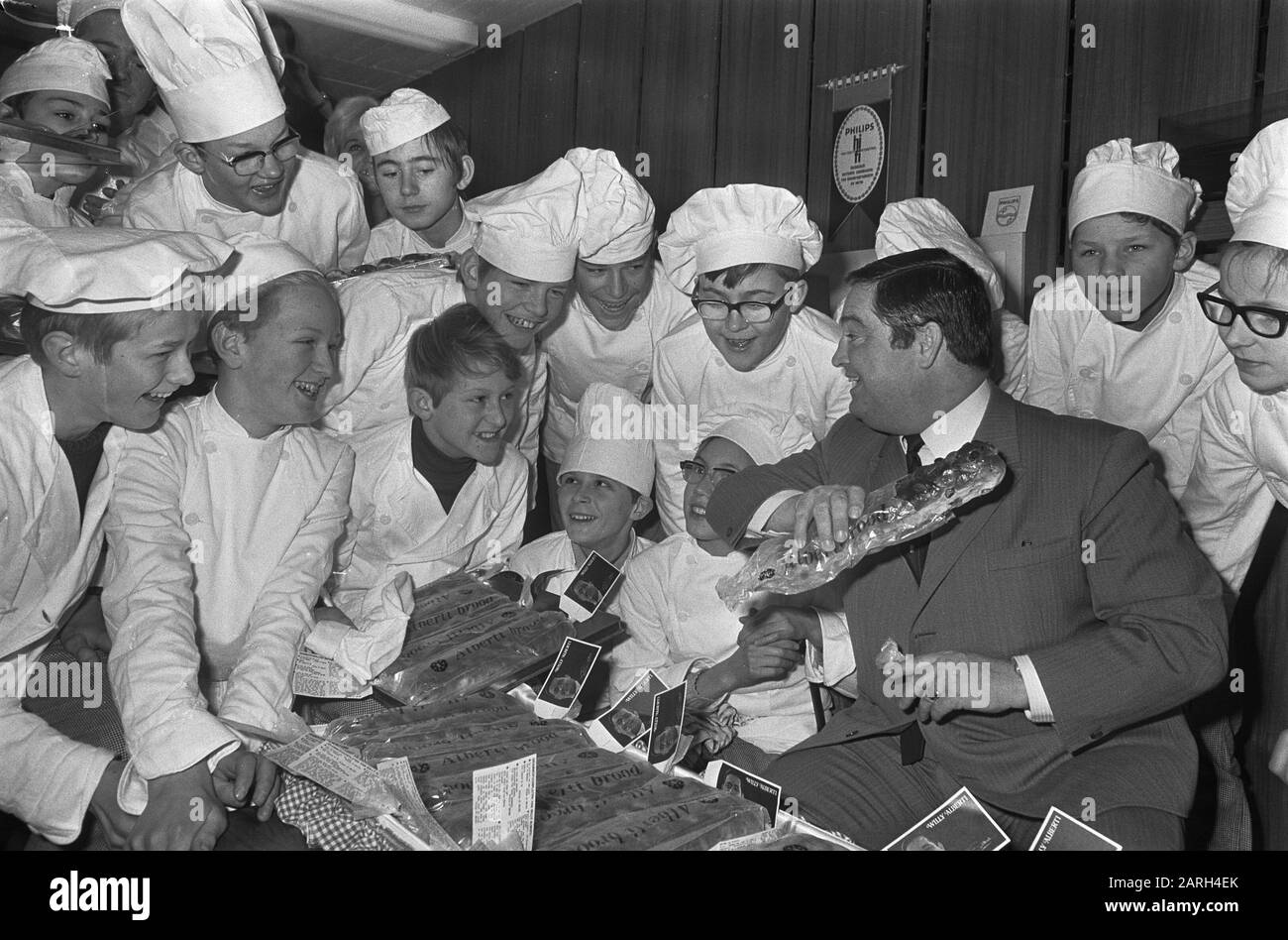 Willy alberti gets new kind hi-res stock photography and images - Alamy