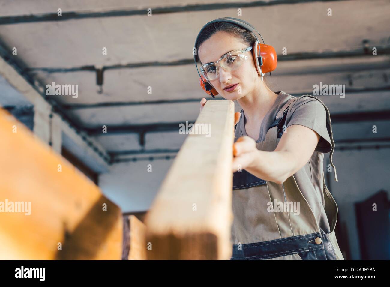 Beautiful woman carpenter working hi-res stock photography and images ...