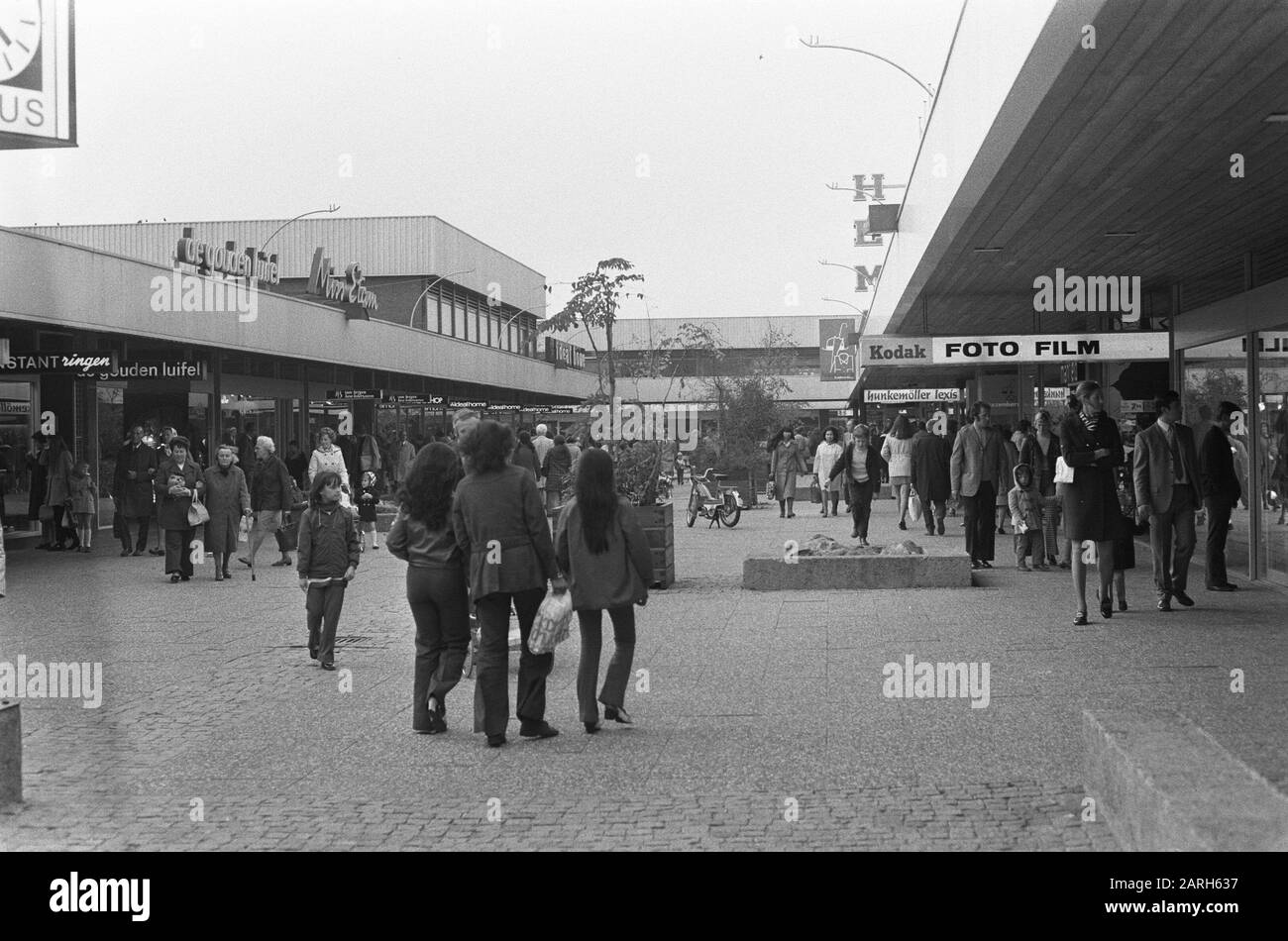 Shopping center buikslotermeerplein amsterdam noord hi-res stock ...