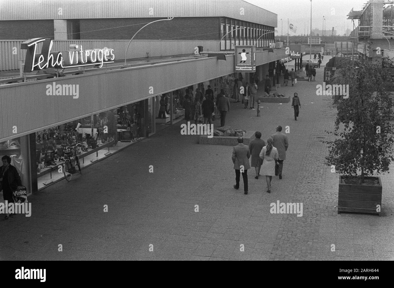 Shopping center buikslotermeerplein amsterdam noord hi-res stock ...