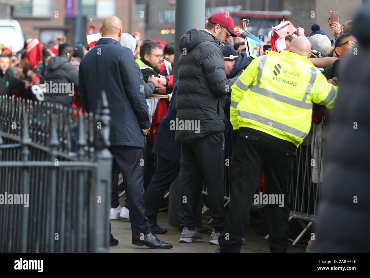 LIVERPOOL,UK LIVERPOOL FC CROWD MAYHEM CREDIT IAN FAIRBROTHER/ALAMY ...