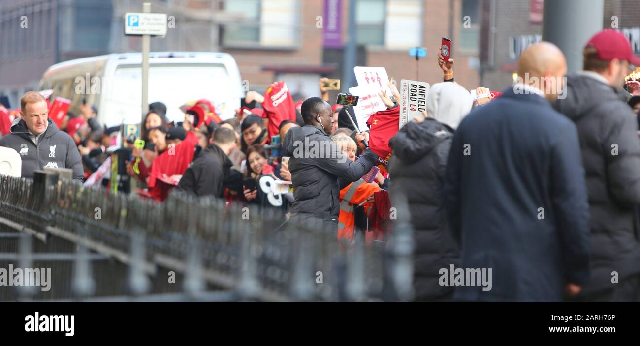 LIVERPOOL,UK LIVERPOOL FC CROWD MAYHEM CREDIT IAN FAIRBROTHER/ALAMY ...