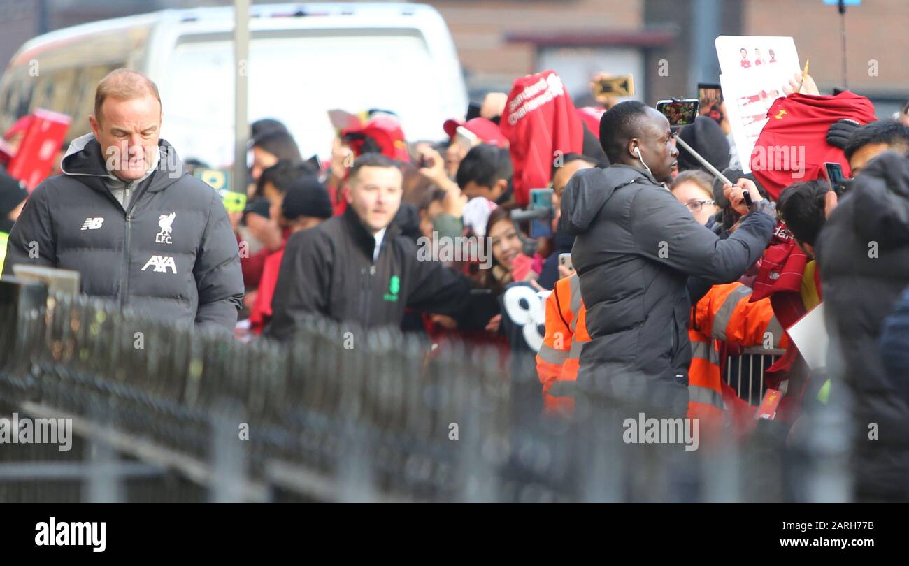LIVERPOOL,UK LIVERPOOL FC CROWD MAYHEM CREDIT IAN FAIRBROTHER/ALAMY ...