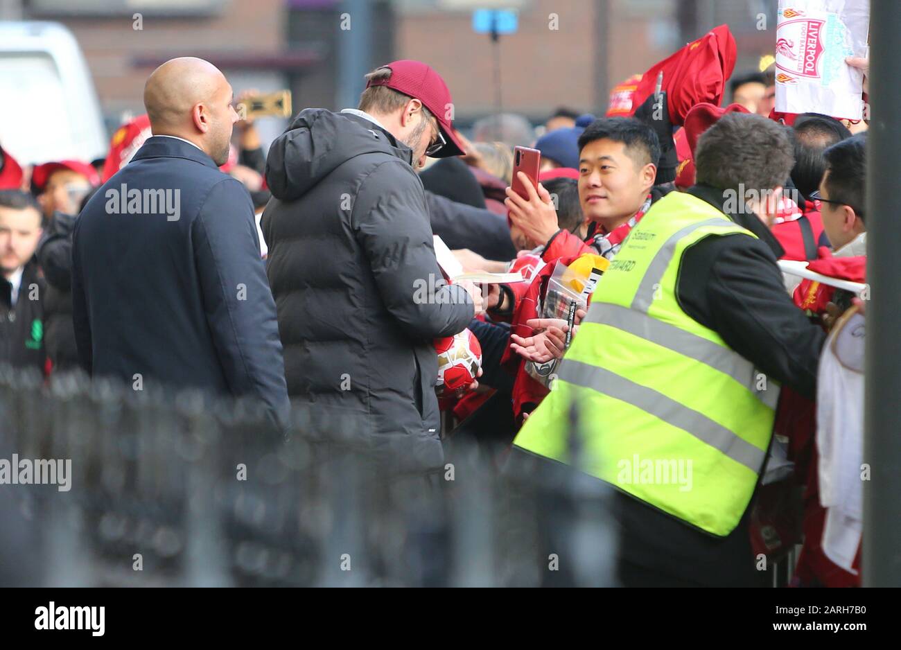 LIVERPOOL,UK LIVERPOOL FC CROWD MAYHEM CREDIT IAN FAIRBROTHER/ALAMY ...