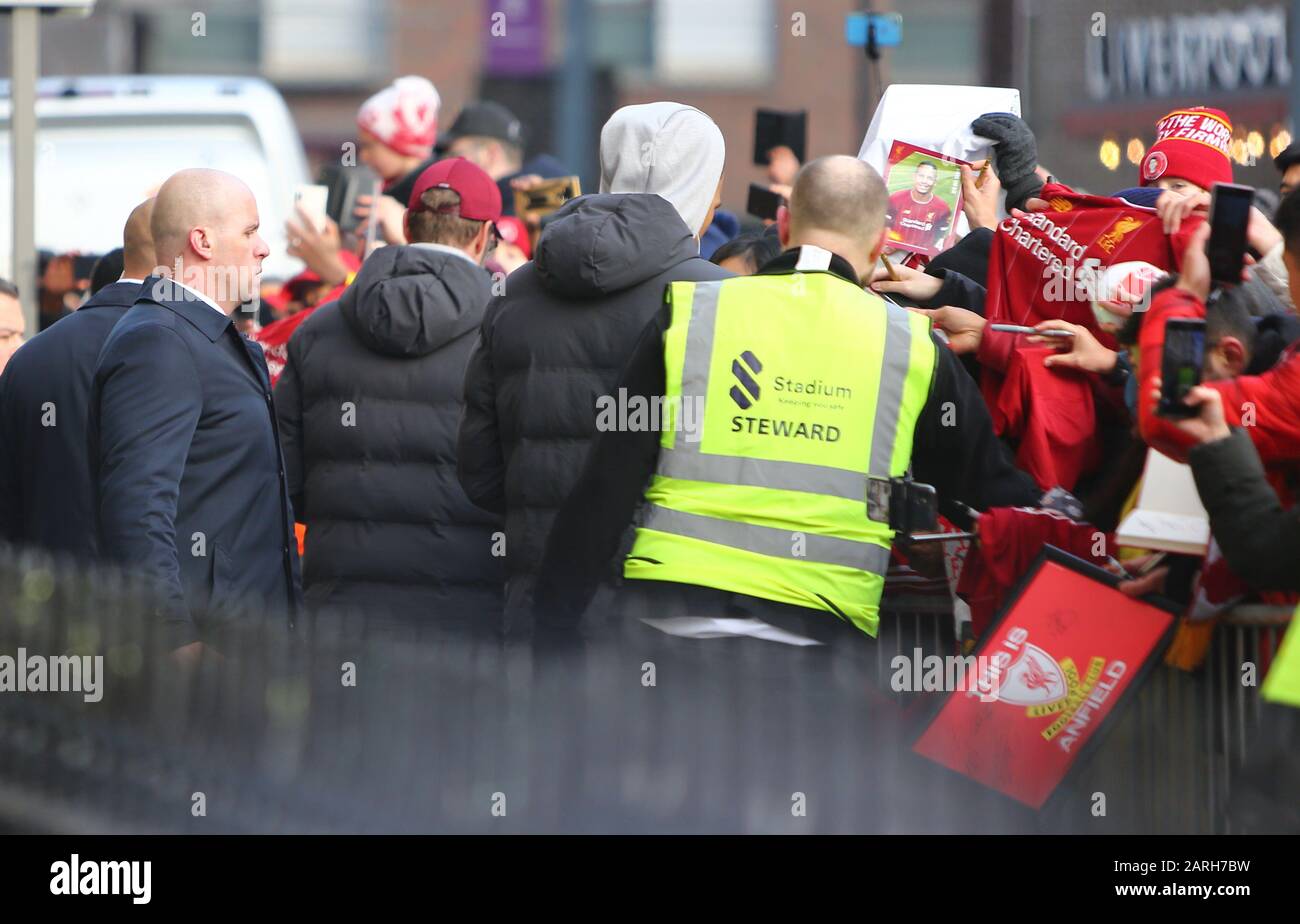 LIVERPOOL,UK LIVERPOOL FC CROWD MAYHEM CREDIT IAN FAIRBROTHER/ALAMY ...