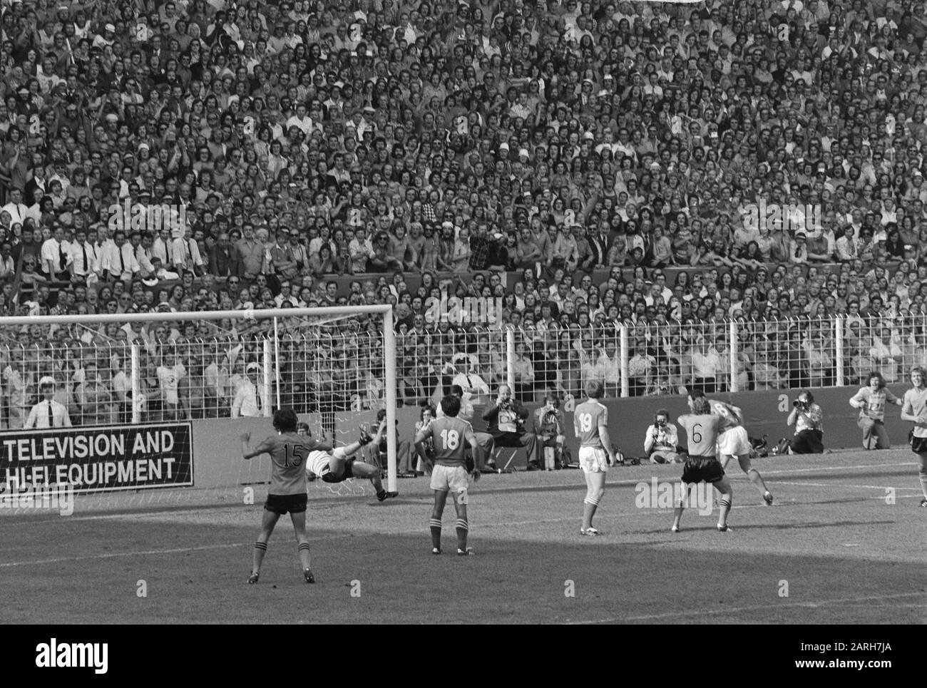 World Cup 74 Dortmund, Netherlands against Bulgaria 4-1; cheering ...