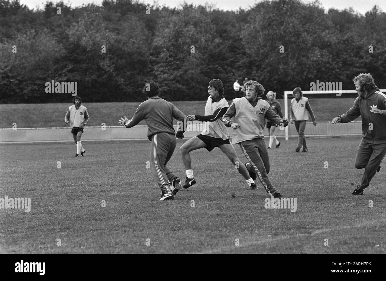 World Cup 74; Dutch team trains in Hiltrup, overview training Date ...