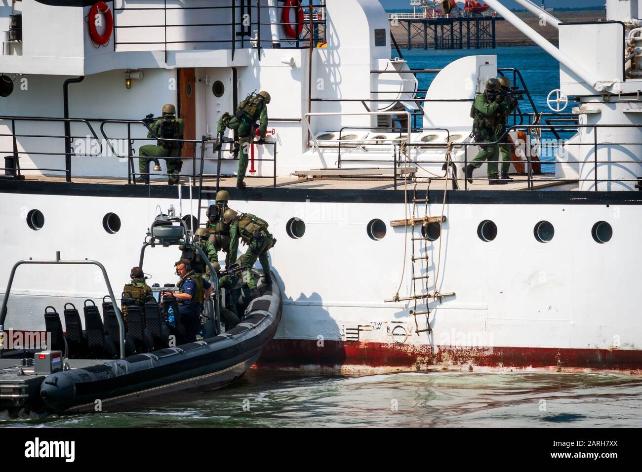 The swat team show hi-res stock photography and images - Alamy