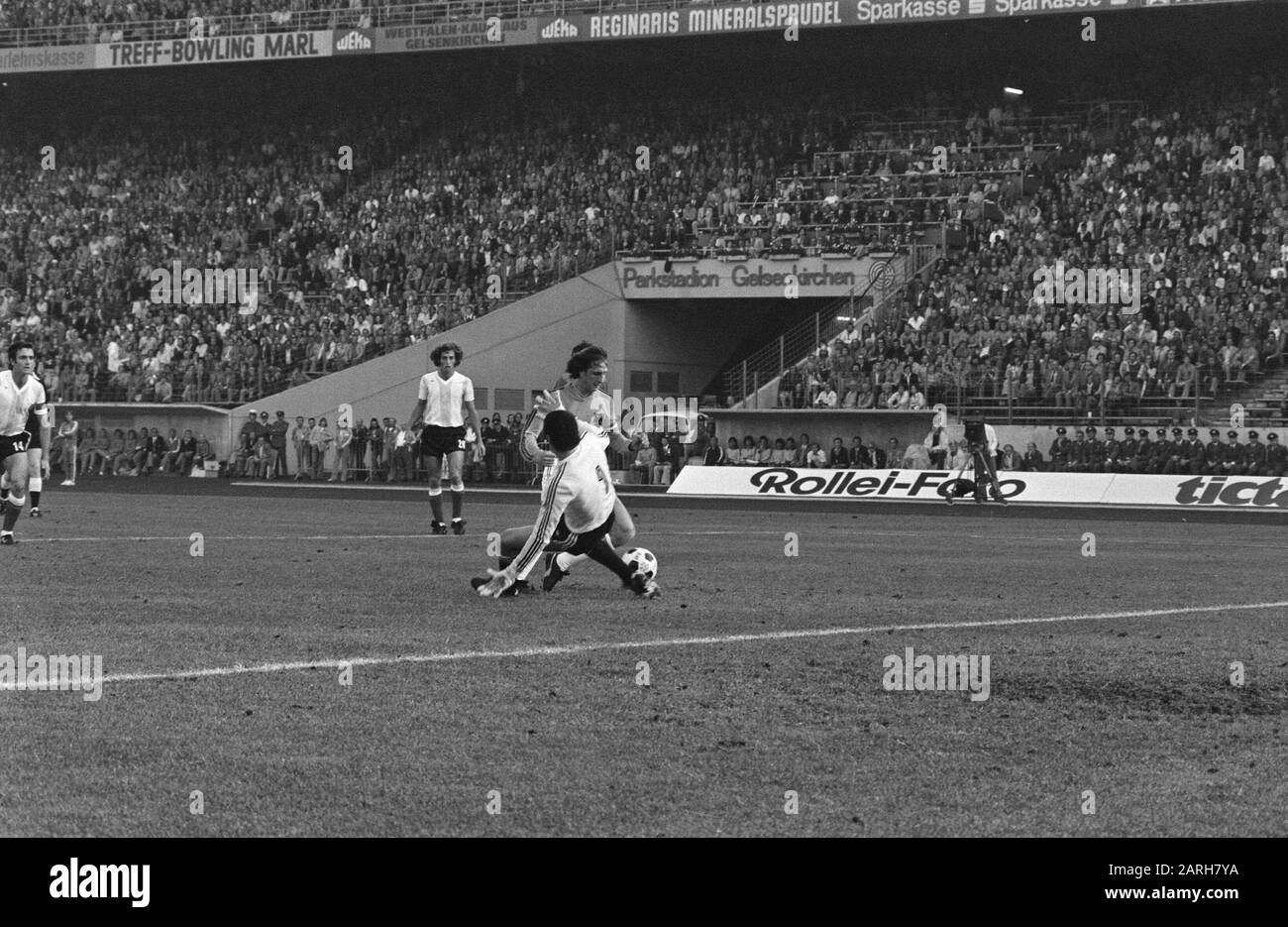 World Cup 74, Netherlands against Argentina 4-0; Cruijff passes ...