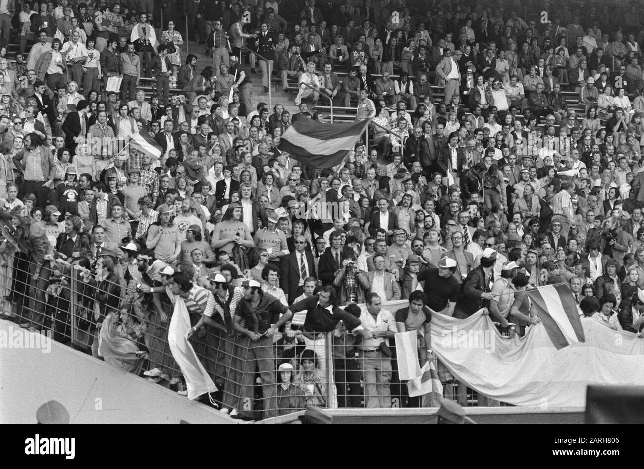 World Cup 74, Netherlands against Argentina 4-0; nr. 1 cheering ...