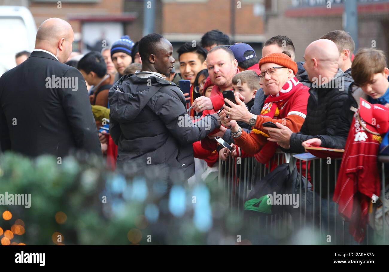 LIVERPOOL,UK LIVERPOOL FC CROWD MAYHEM CREDIT IAN FAIRBROTHER/ALAMY ...