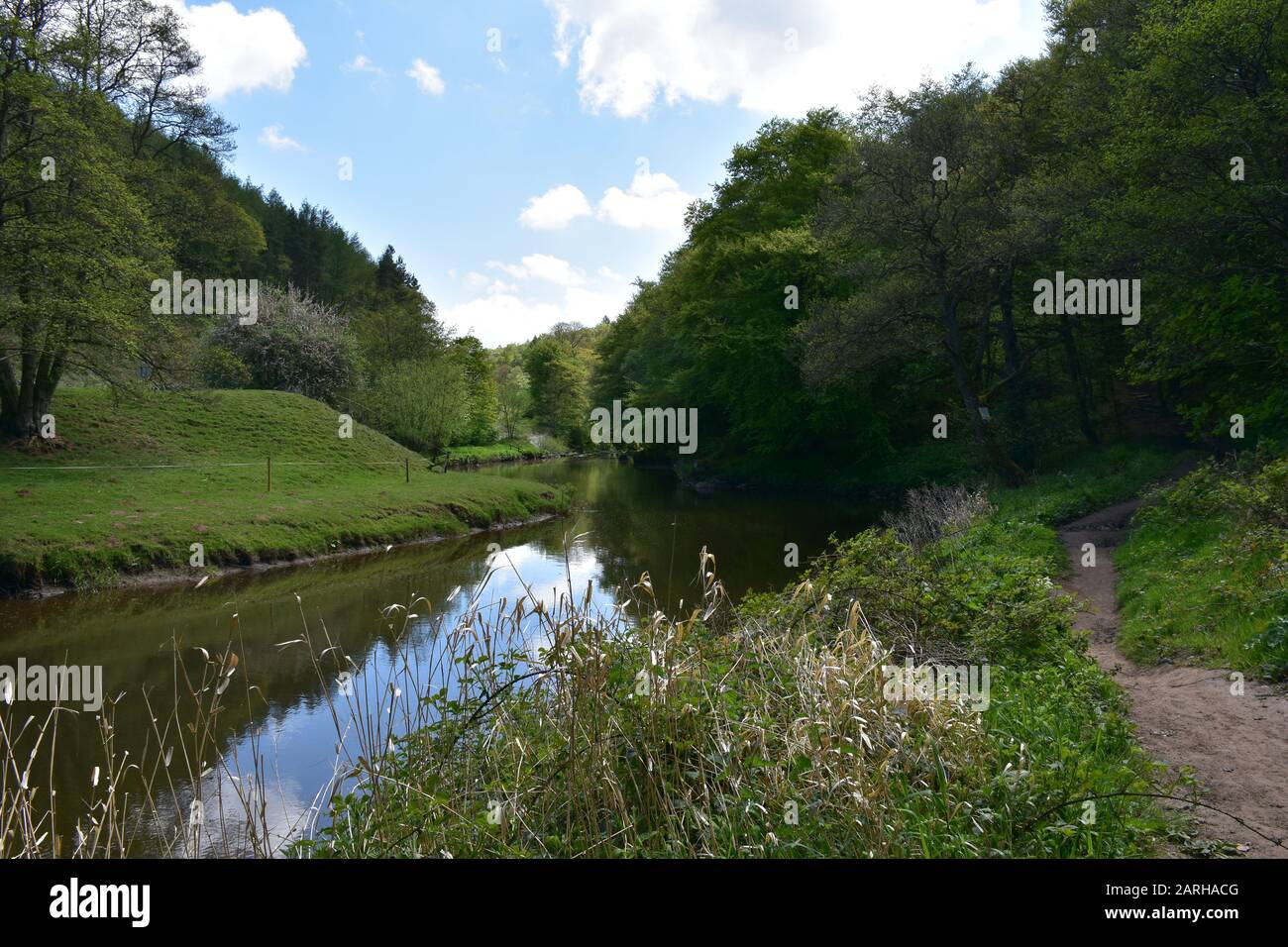 A scenic winding river through the countryside Stock Photo - Alamy