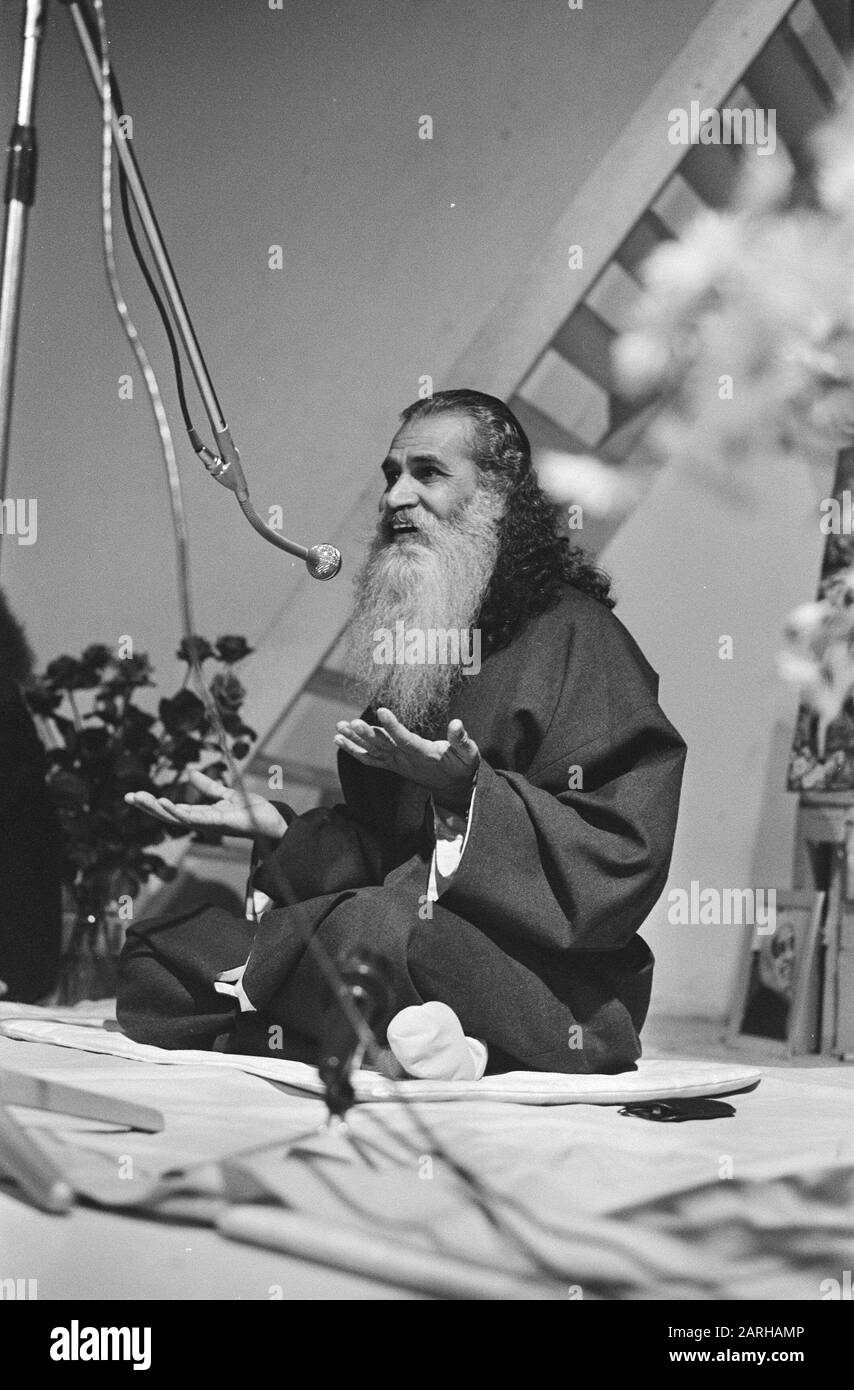 Swami satchidananda hi-res stock photography and images - Alamy