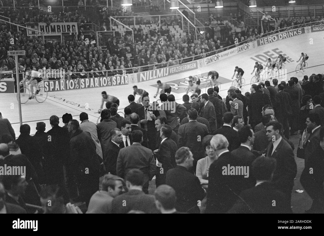 Six Days in the RAI, overview midfield Date: December 12, 1966 Keywords ...