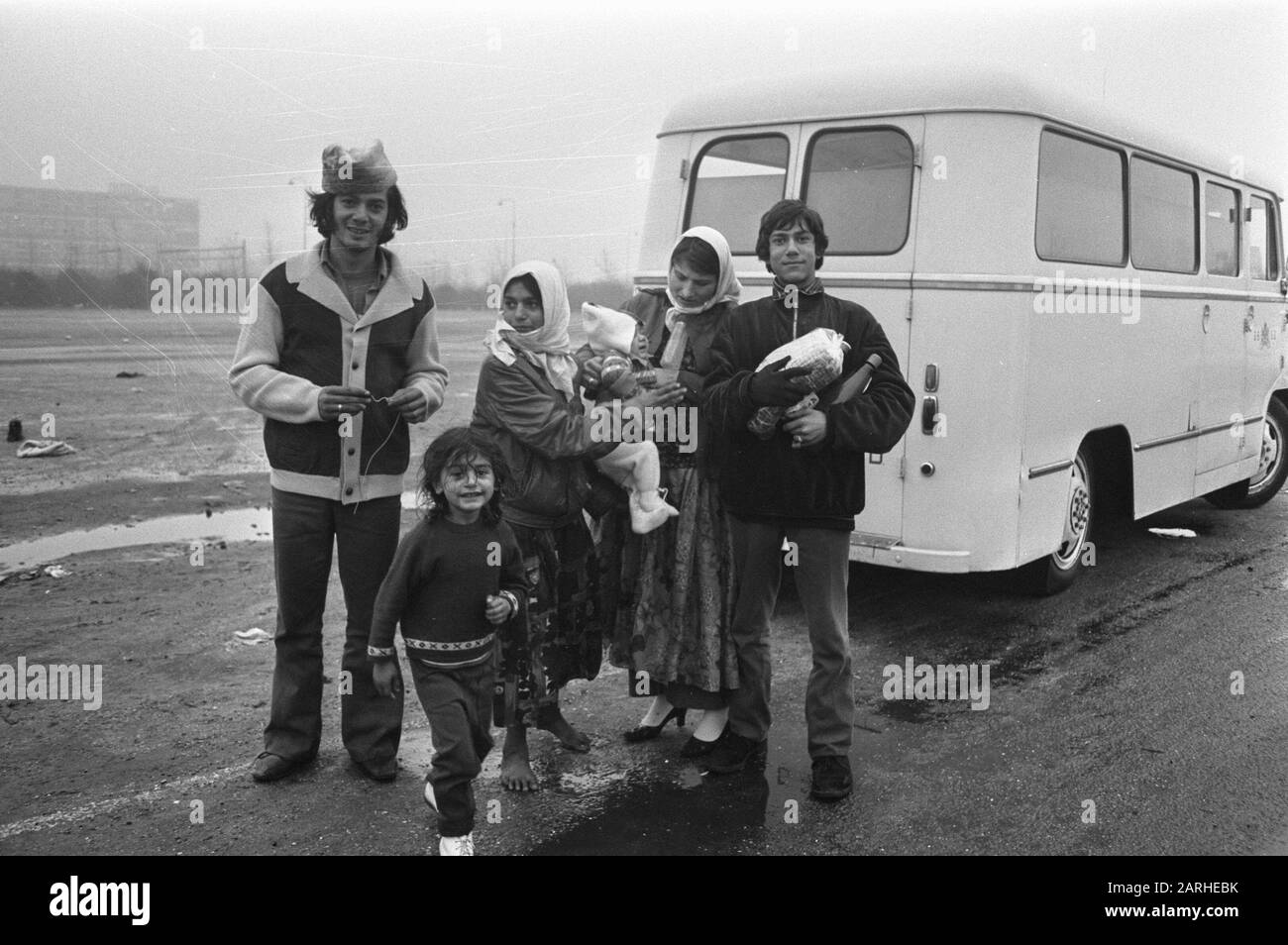 Gypsies (from Yugoslavia) stand with caravans at RAI Amsterdam Date: 26 ...