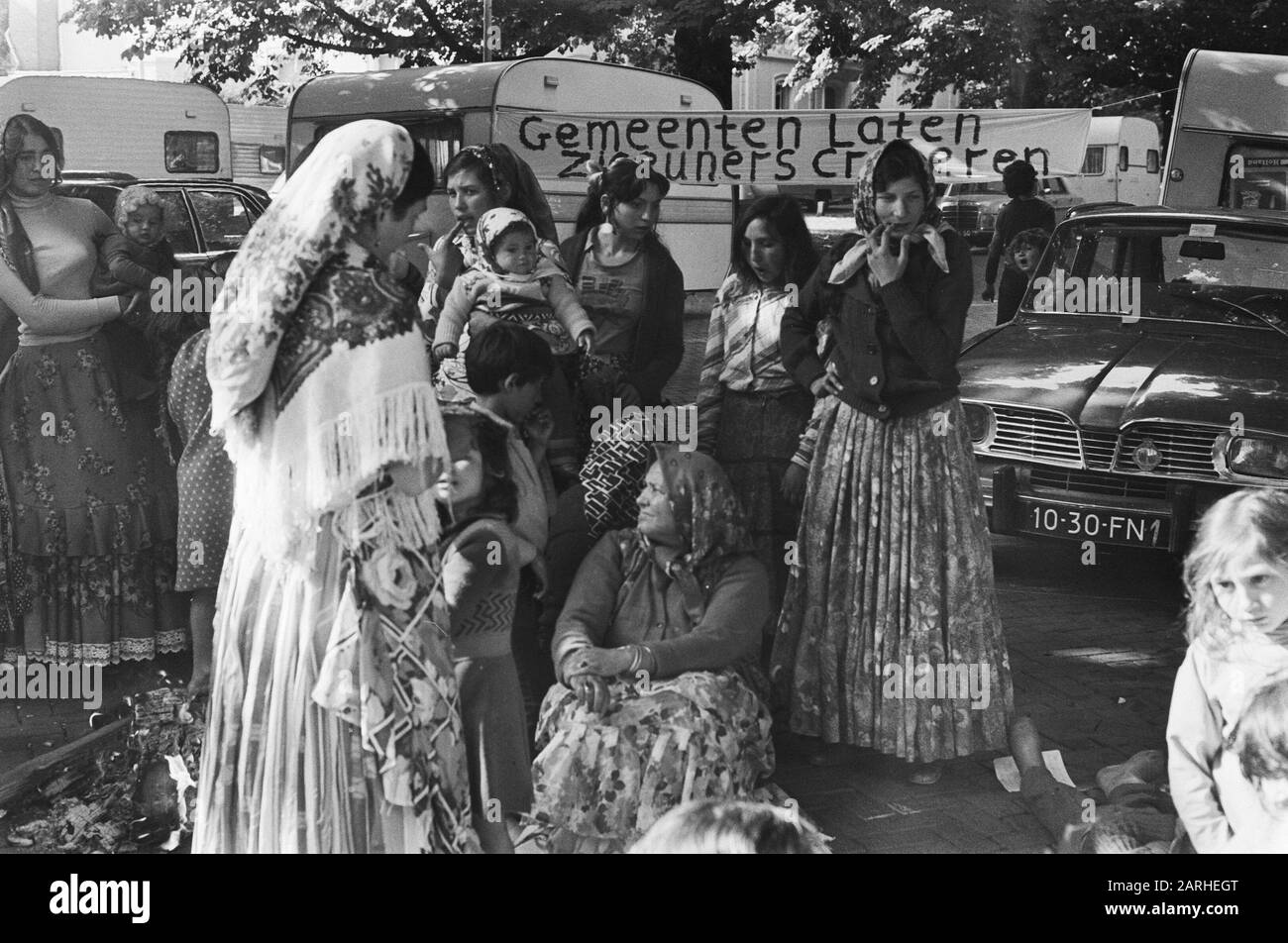 Gypsies demonstrate for building Association of Dutch Municipalities in ...