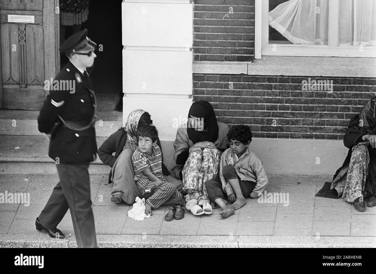Police station front desk hi-res stock photography and images - Alamy
