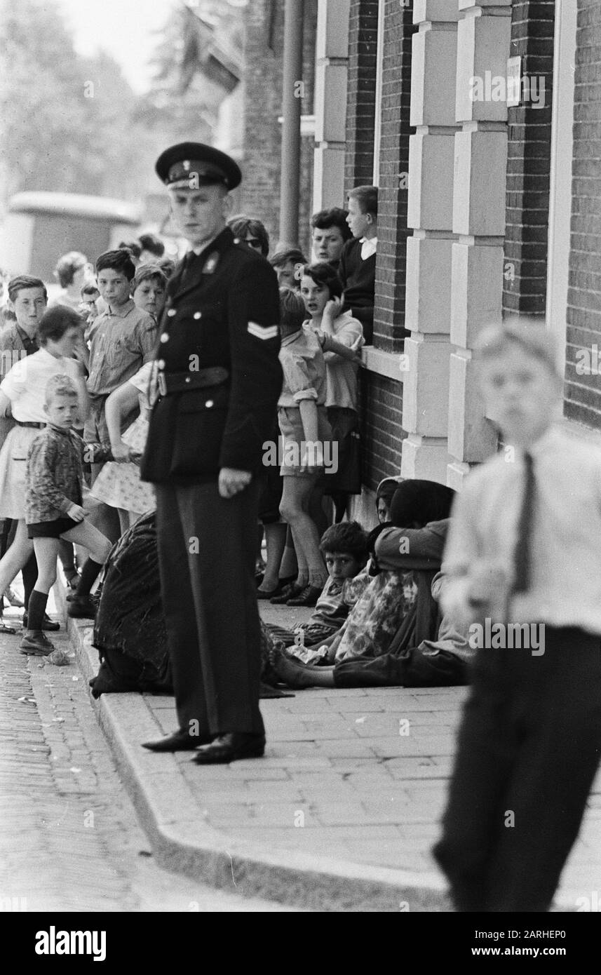 Police station front desk hi-res stock photography and images - Alamy