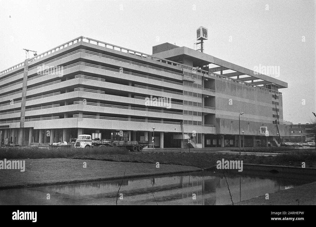 New department store vroom hi-res stock photography and images - Alamy
