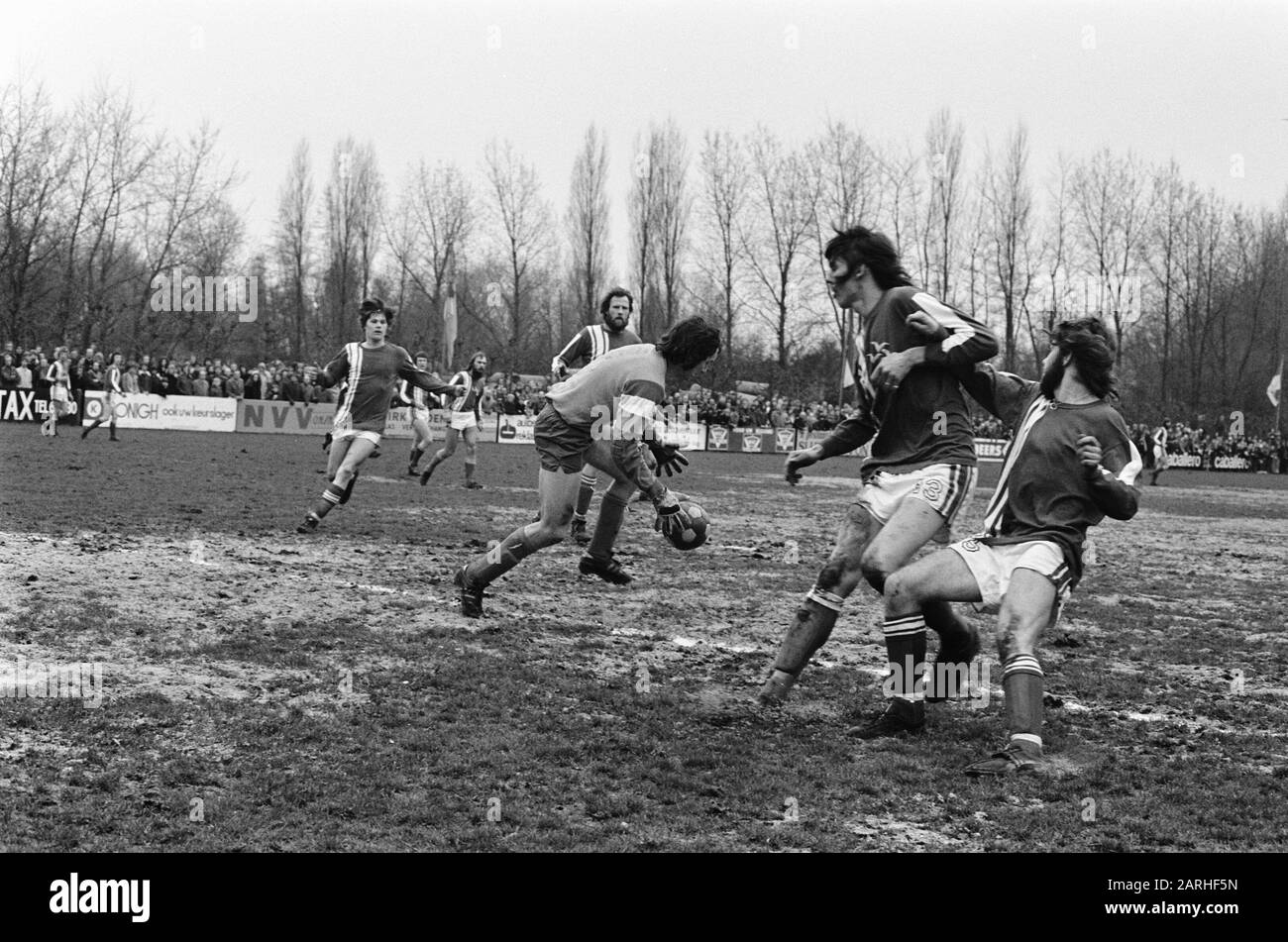 April 6 1975 hi-res stock photography and images - Alamy