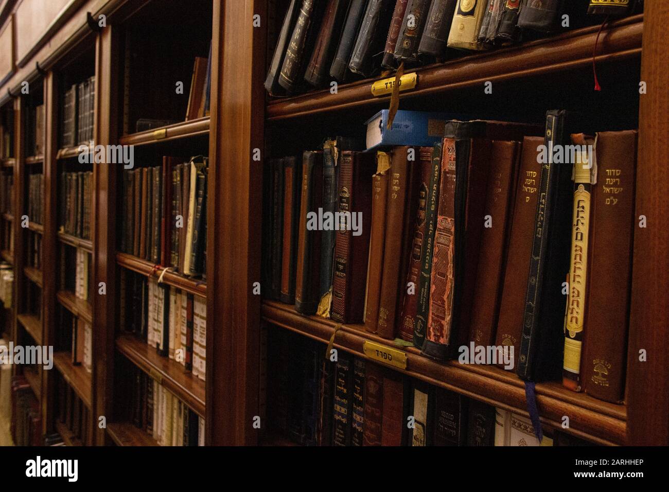 Jewish bookshelf hi-res stock photography and images - Alamy