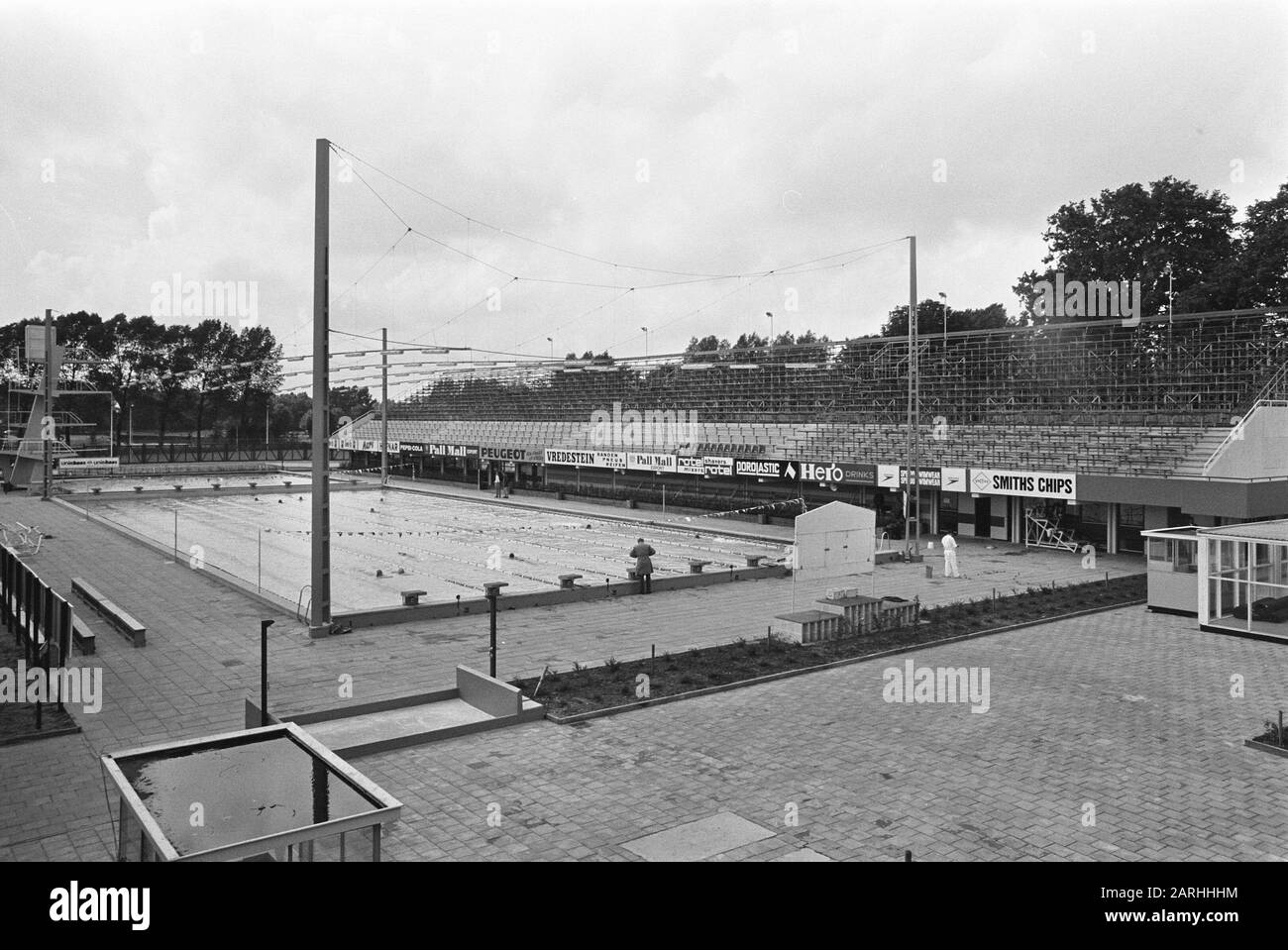 Swimming pool Den Hommel in Utrecht, with stands Date: June 29, 1966 ...