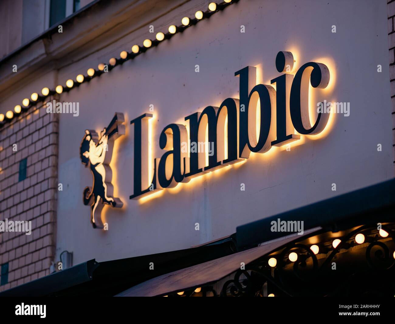 Cafe fender hi-res stock photography and images - Alamy