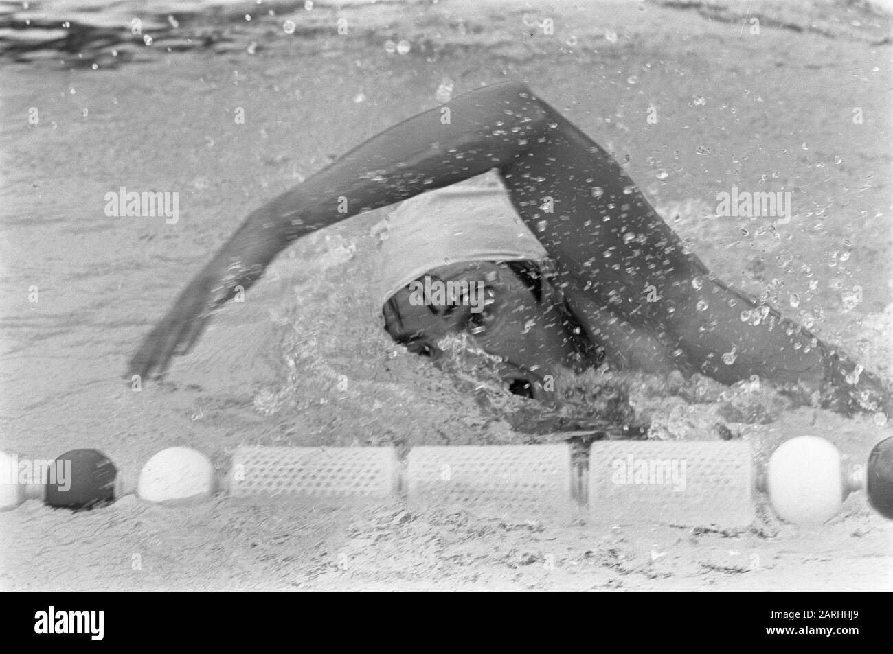 Swimming pool Den Hommel in Utrecht, Toos Benner in action Date: June ...