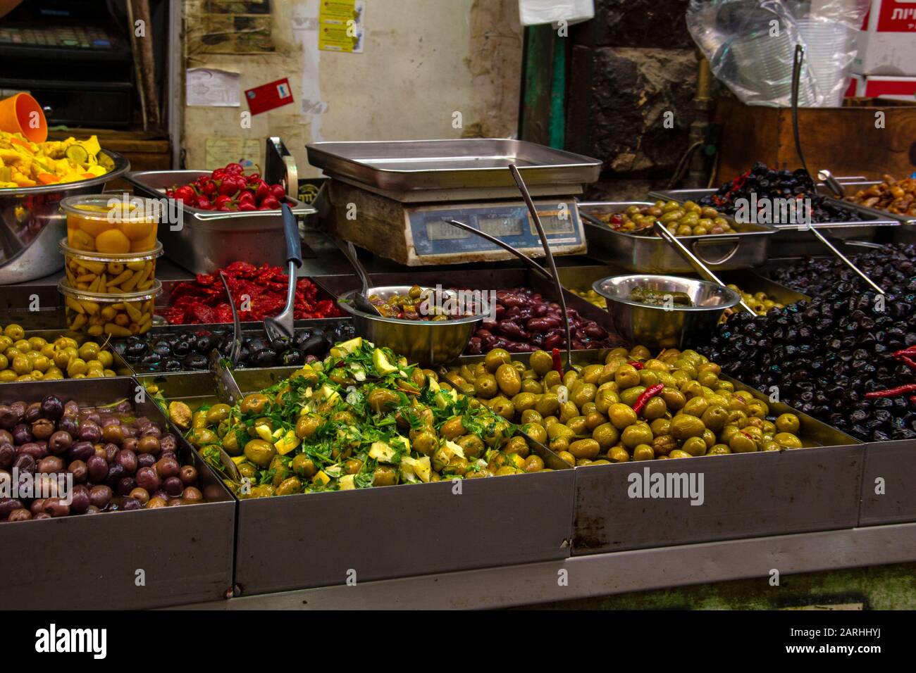 Box of olives hi-res stock photography and images - Alamy