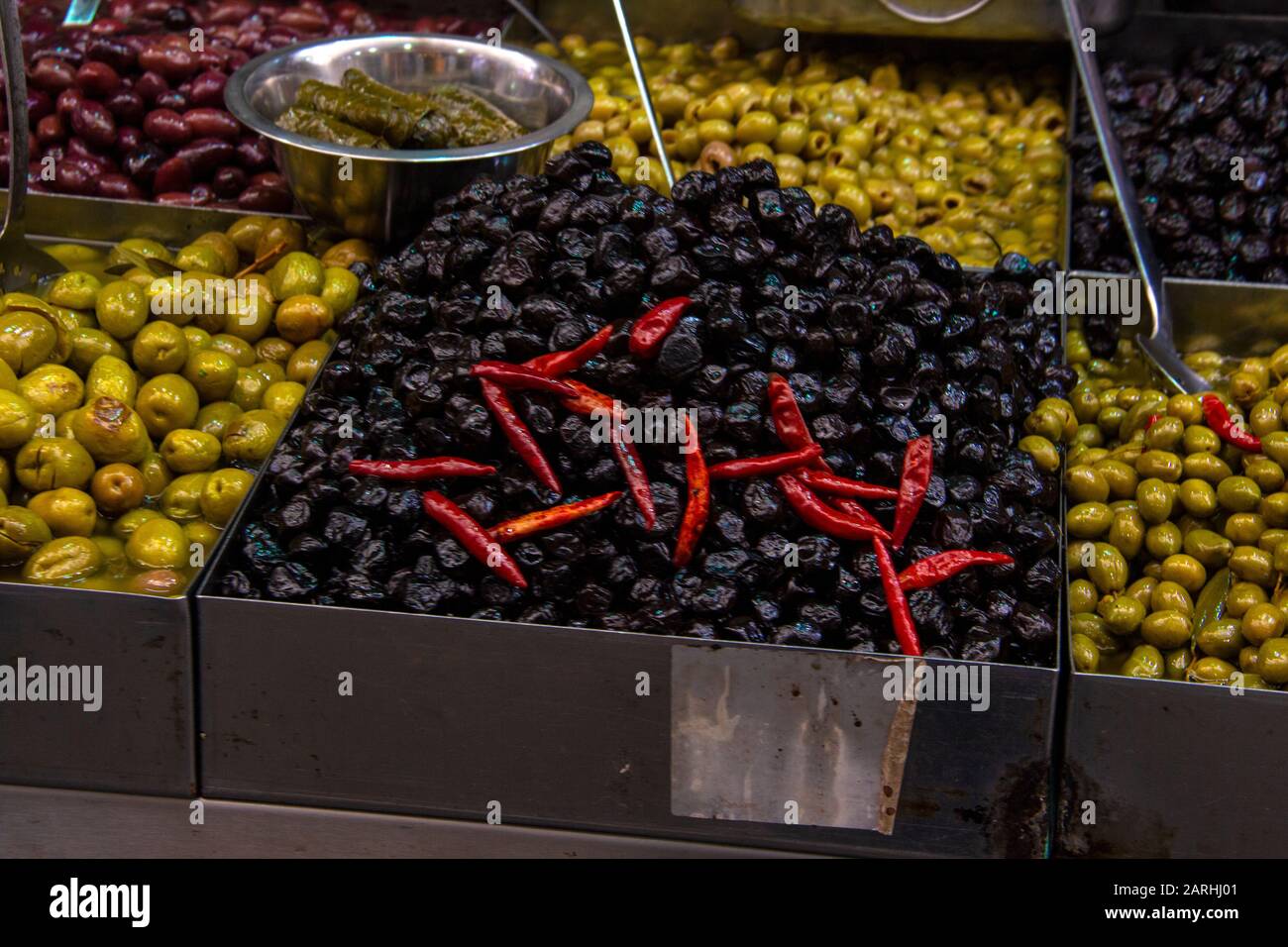 Box of olives hi-res stock photography and images - Alamy