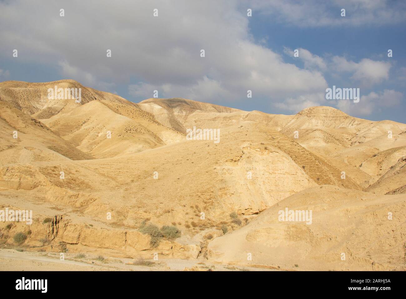Desert hills hi-res stock photography and images - Alamy