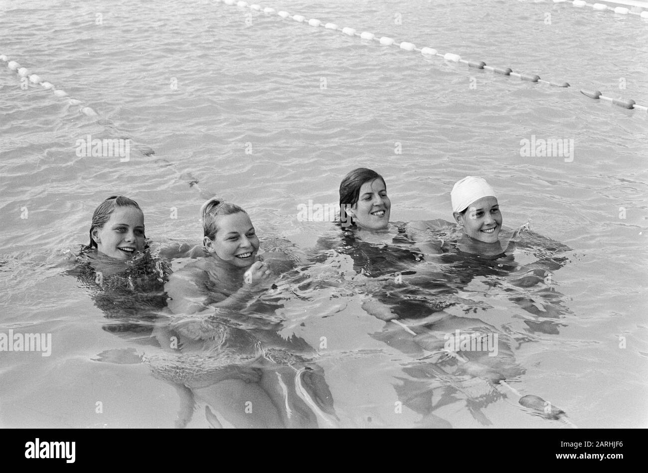 Dutch Swimming Championships 1968 Swimmers at the 4 x 100 meter relay ...