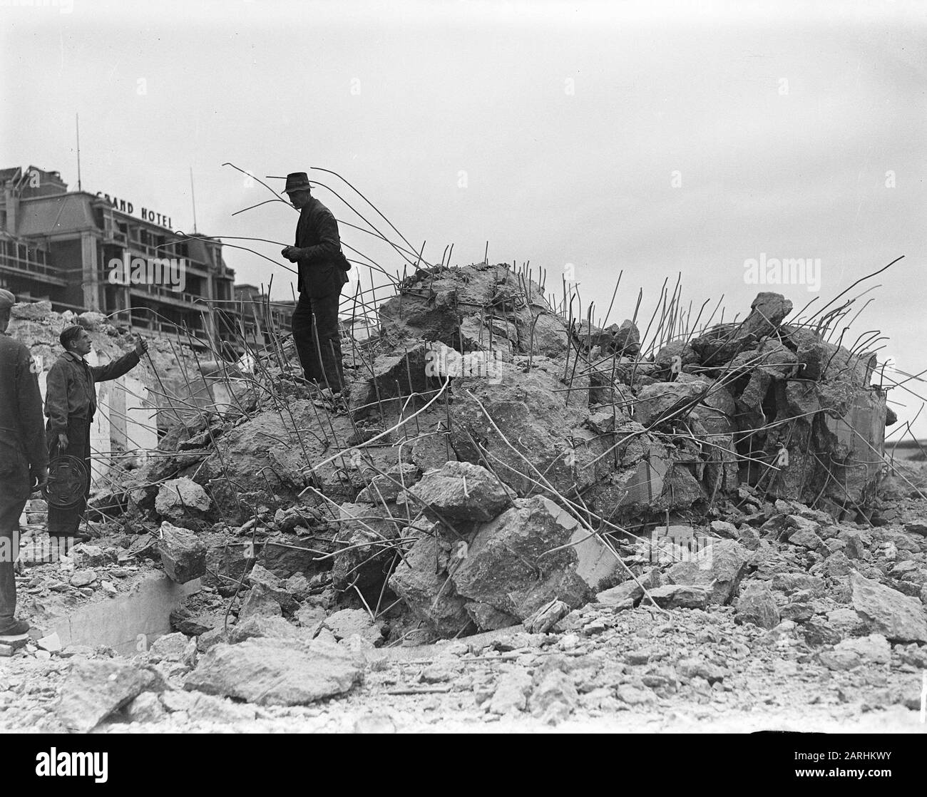 Scheveningen (Atlantikwal) Scheveningen, demolition of bunkers and ...
