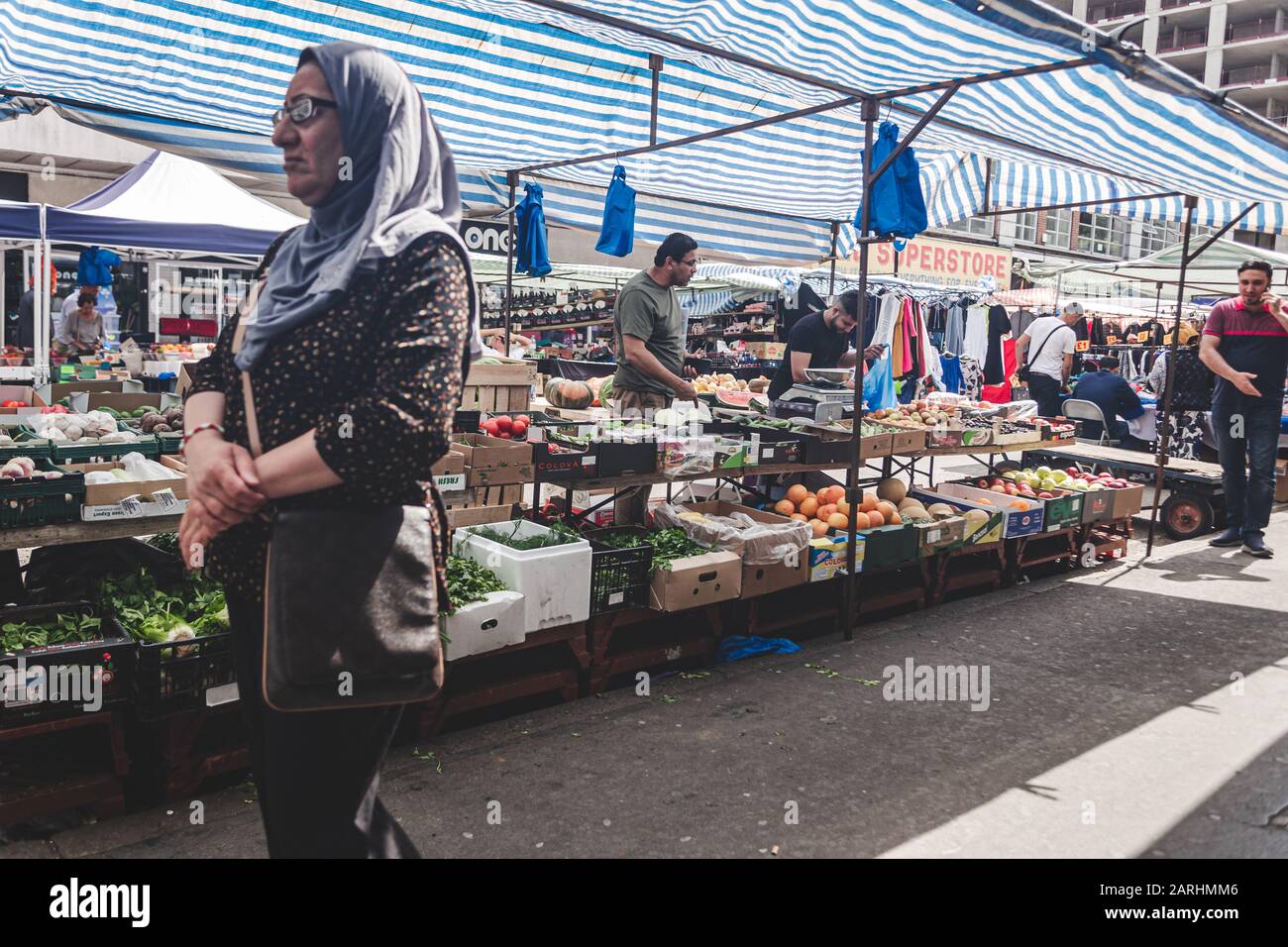 Edgware road shops hi-res stock photography and images - Alamy