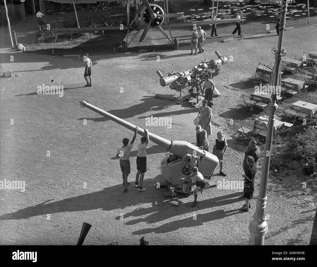 Exhibition naval stands hi-res stock photography and images - Alamy