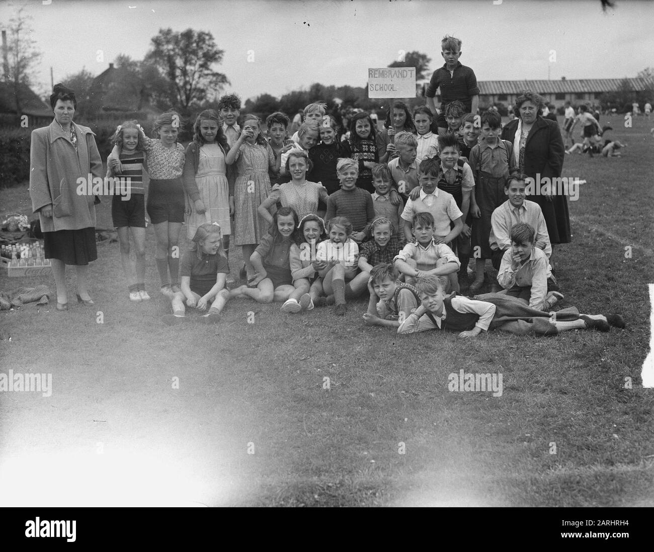 Schoolchildren group Black and White Stock Photos & Images - Alamy