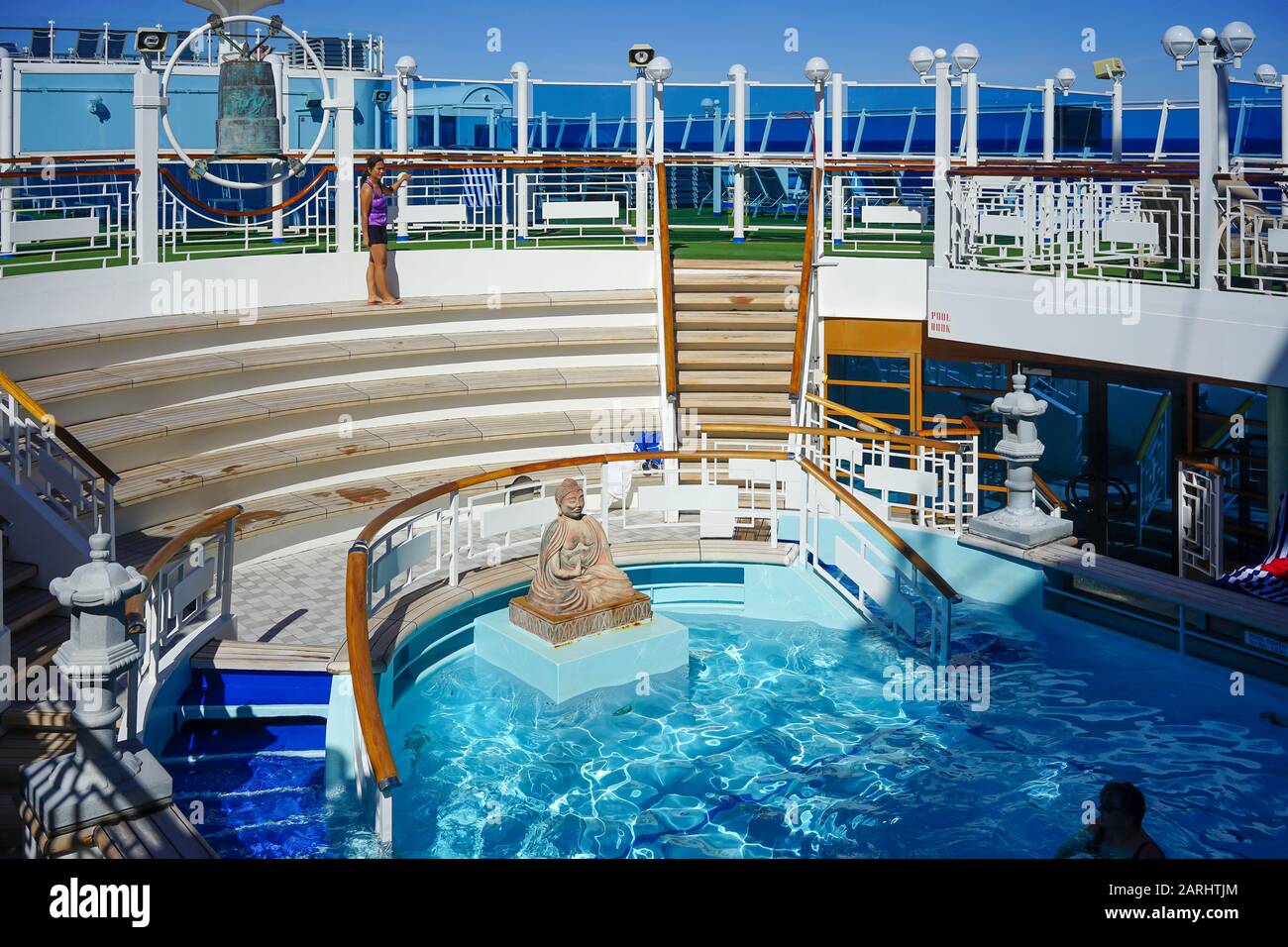 Cruiseship icon hi-res stock photography and images - Alamy