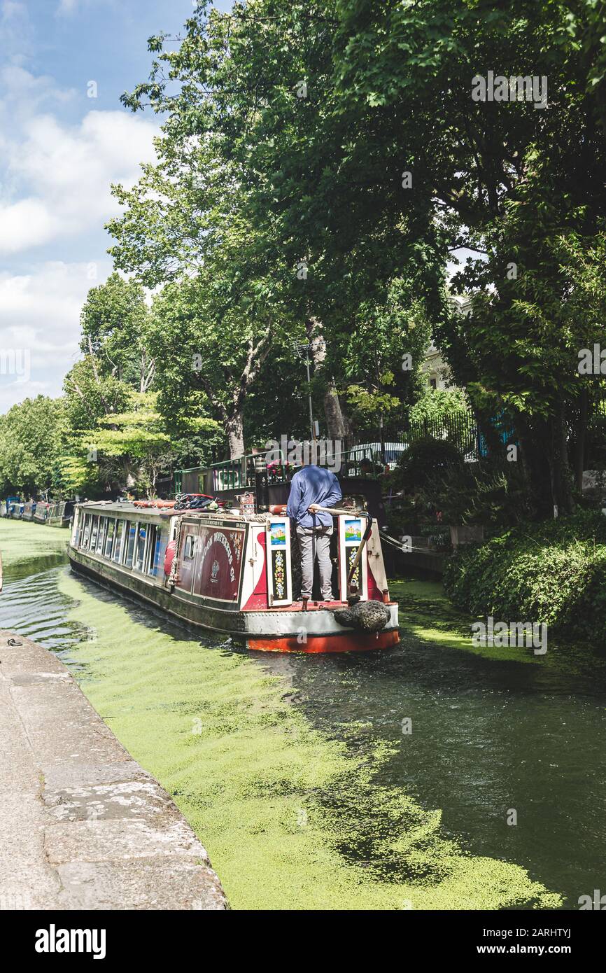 London waterbus in little venice hi-res stock photography and images ...