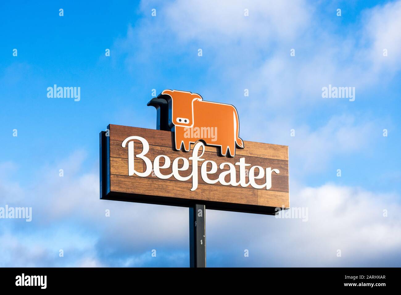 Beefeater restaurant hi-res stock photography and images - Alamy