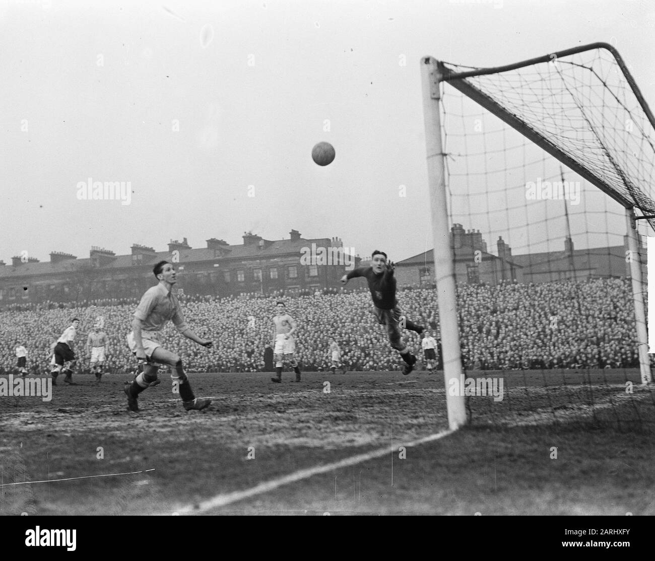 1950s football britain Black and White Stock Photos & Images - Alamy