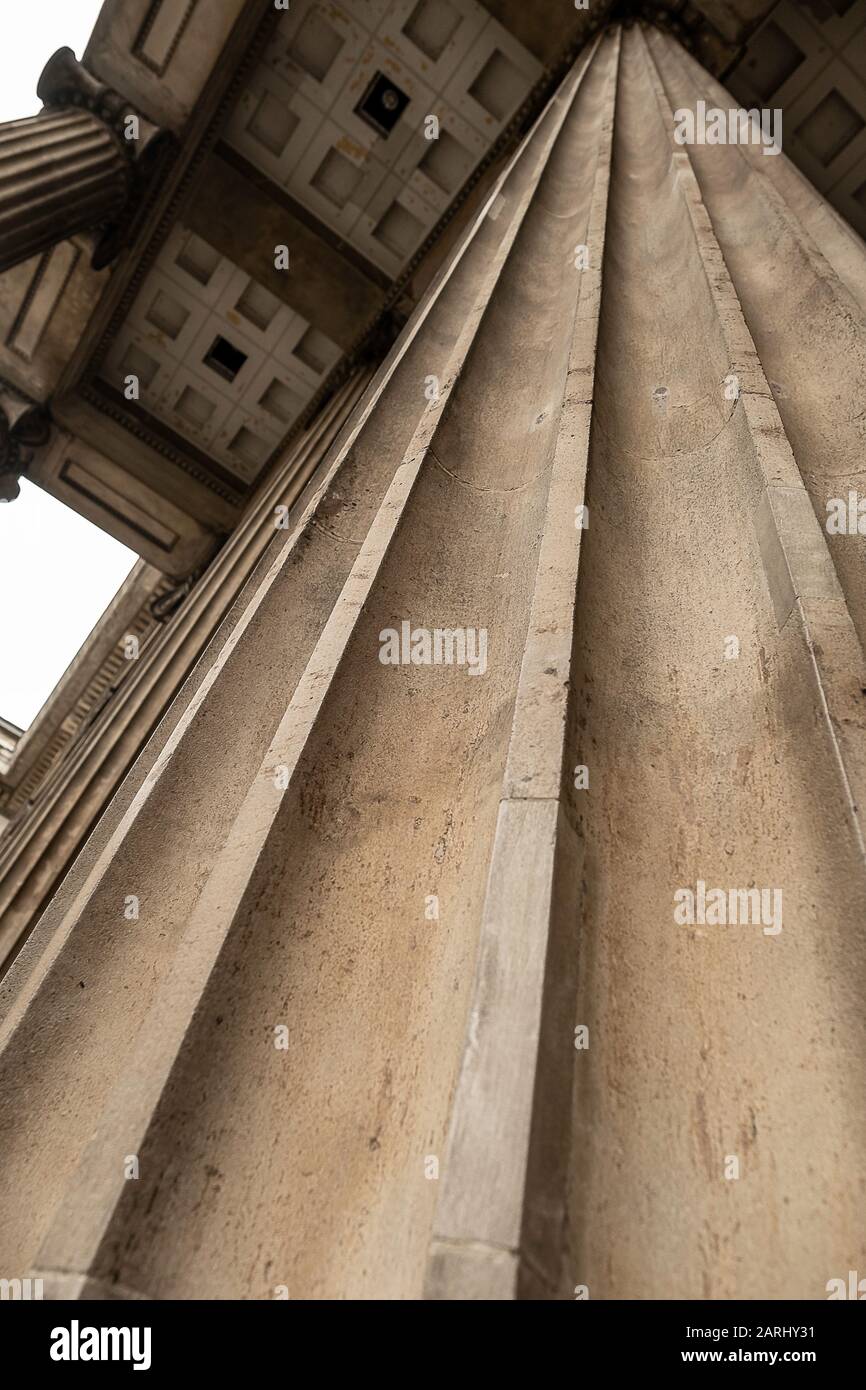 Entasis columns hi-res stock photography and images - Alamy