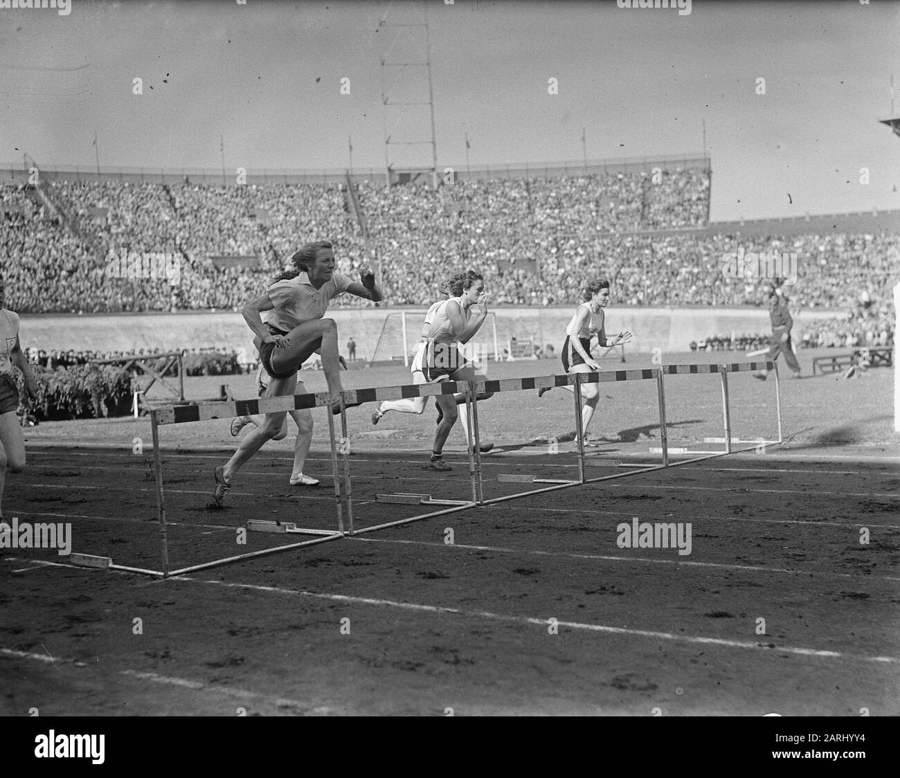 80 meters hurdles hi-res stock photography and images - Alamy